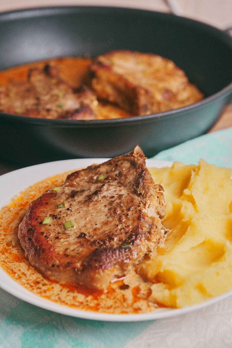 Creamy Garlic Pork Chops with Sour Cream Sauce